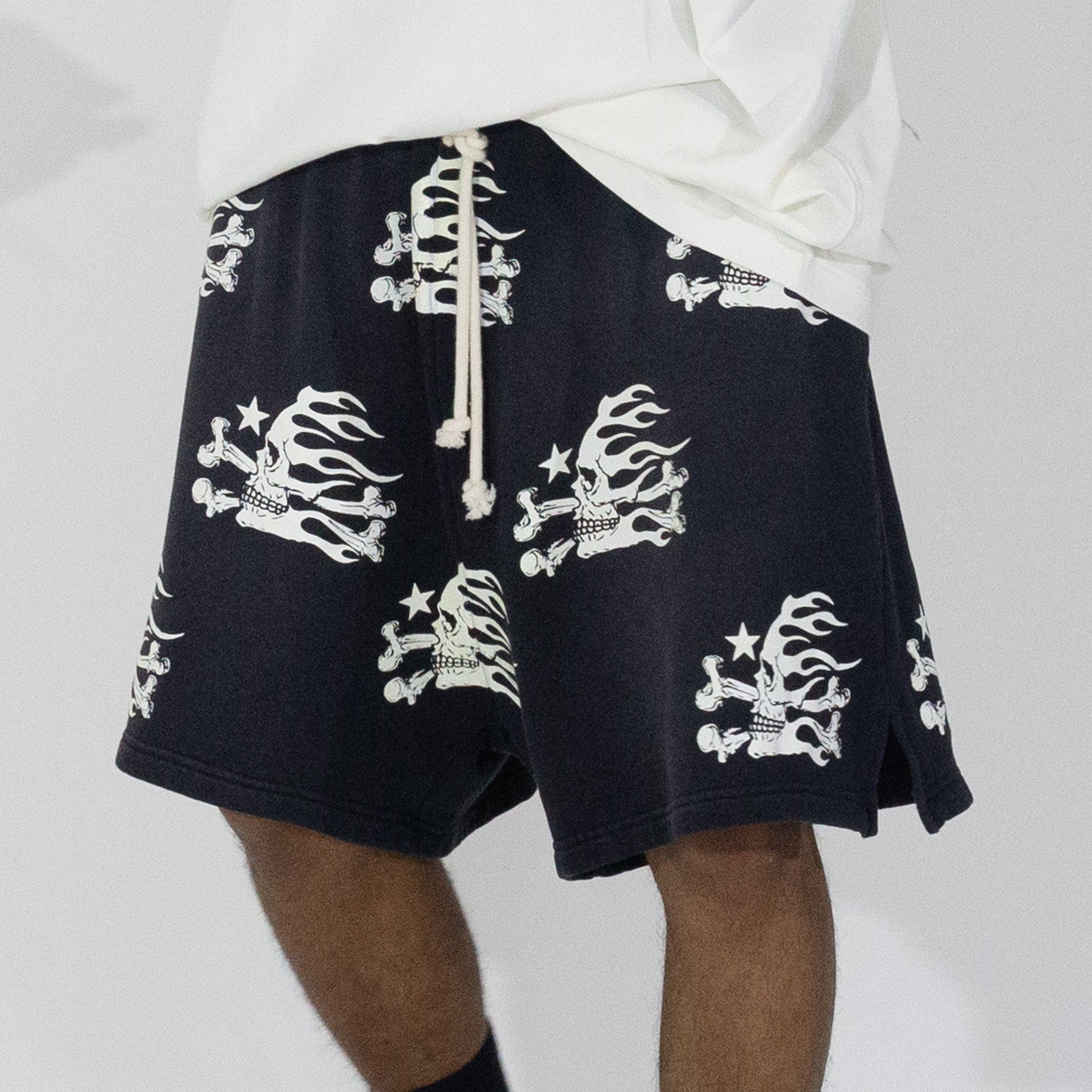 Bermuda Hellstar Graphic Print – Anota o kit